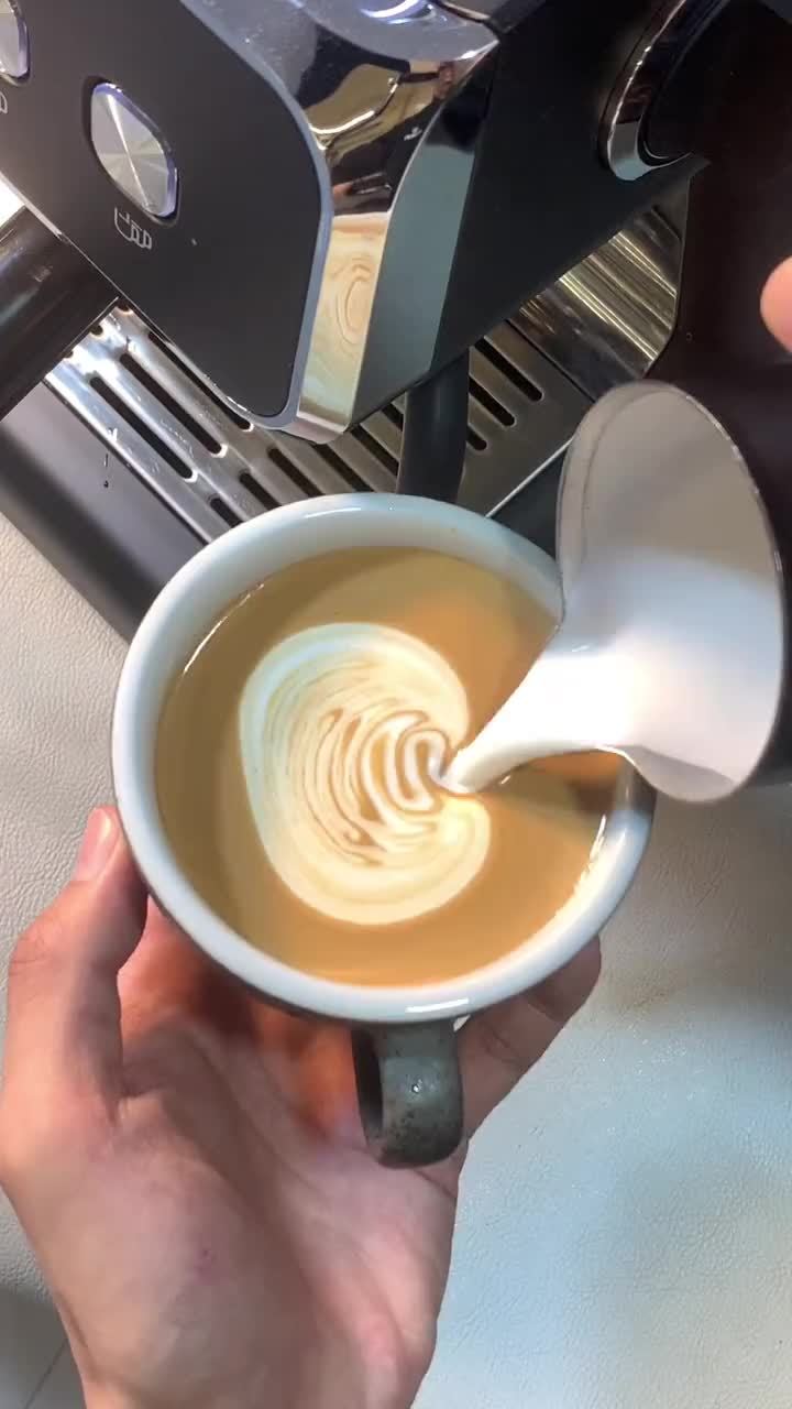 简单不失风味的咖啡馆拿铁是如何制作呢?