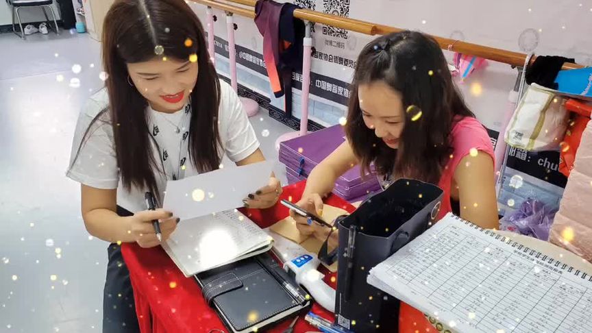 ߌ�ߍ�暑期学期【第一周教研会】,老师们在学习、研讨