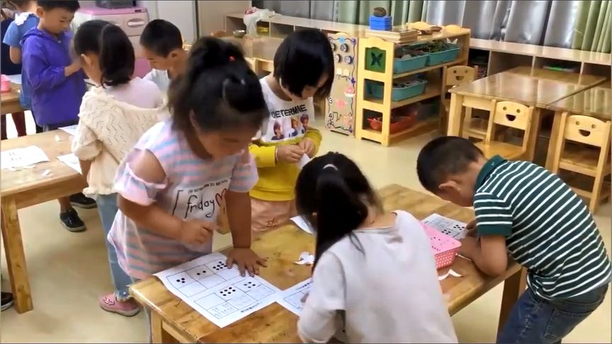 中班数学《森林运动会(感知7以内的数)》