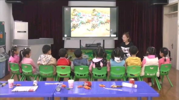 幼儿园公开课丨中班社会丨《小小清洁员》 活动目标: 1、懂得乱扔...