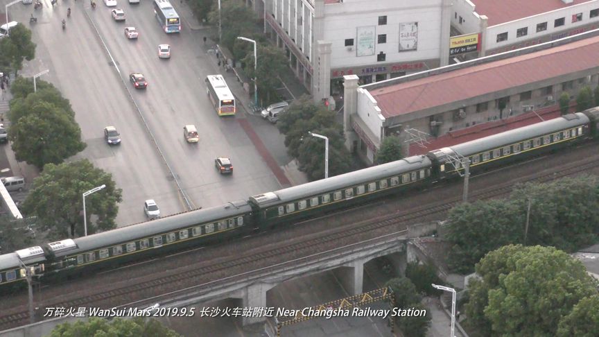 和谐3C车头牵引K787次南昌至成都东(快速)旅客列车驶离长沙火车站