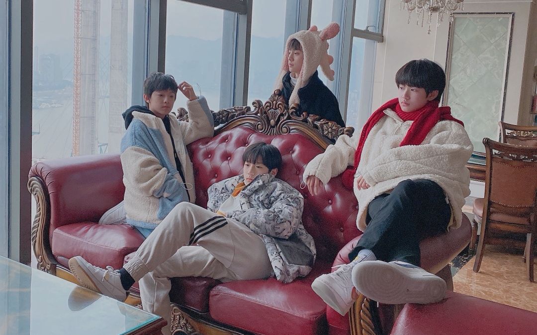 【TF家族三代】这些年被三代舞台“欺骗”的瞬间,酷帅小孩私下的...