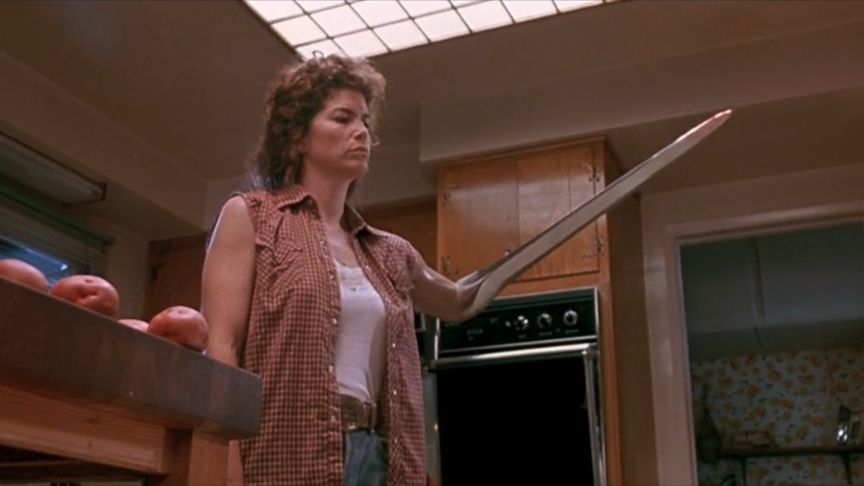 T800能模仿别人的声音,T1000更先进,能直接变成别人