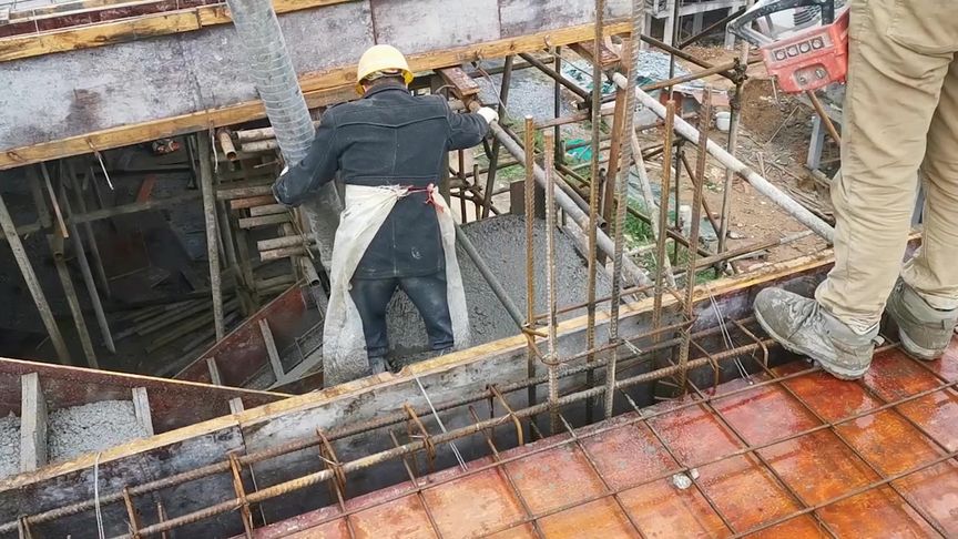 农村修房细节展示,泵车施工楼梯该浇筑如何浇筑混凝土?