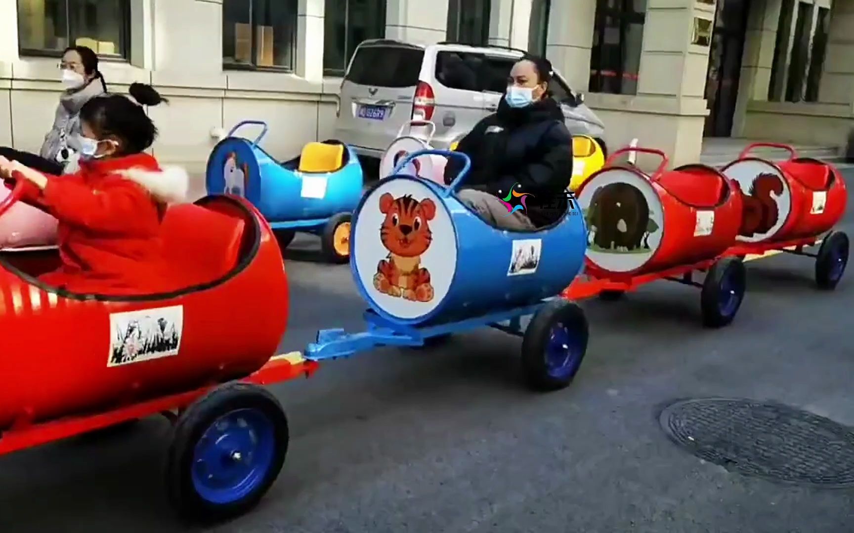 佳禾游乐油桶小火车视频