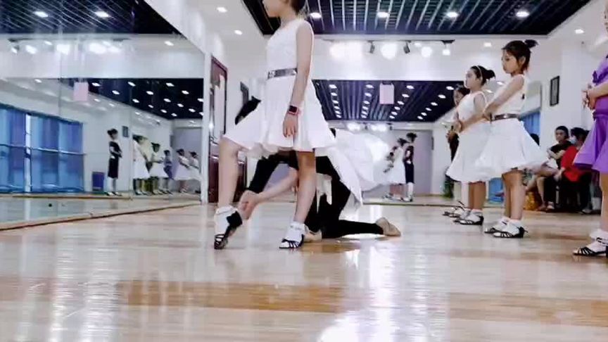 拉丁舞 ,精细标准化教学 ,每一秒都是重点 提升教学效率