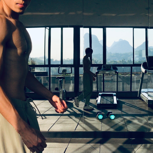 香梨在拍b面生活 