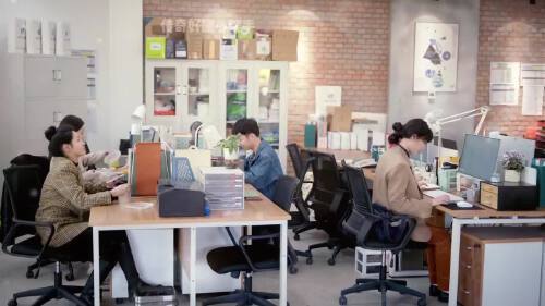 故乡别来无恙:姑娘为做PPT公司熬通宵,不想母亲担心,撒谎隐瞒