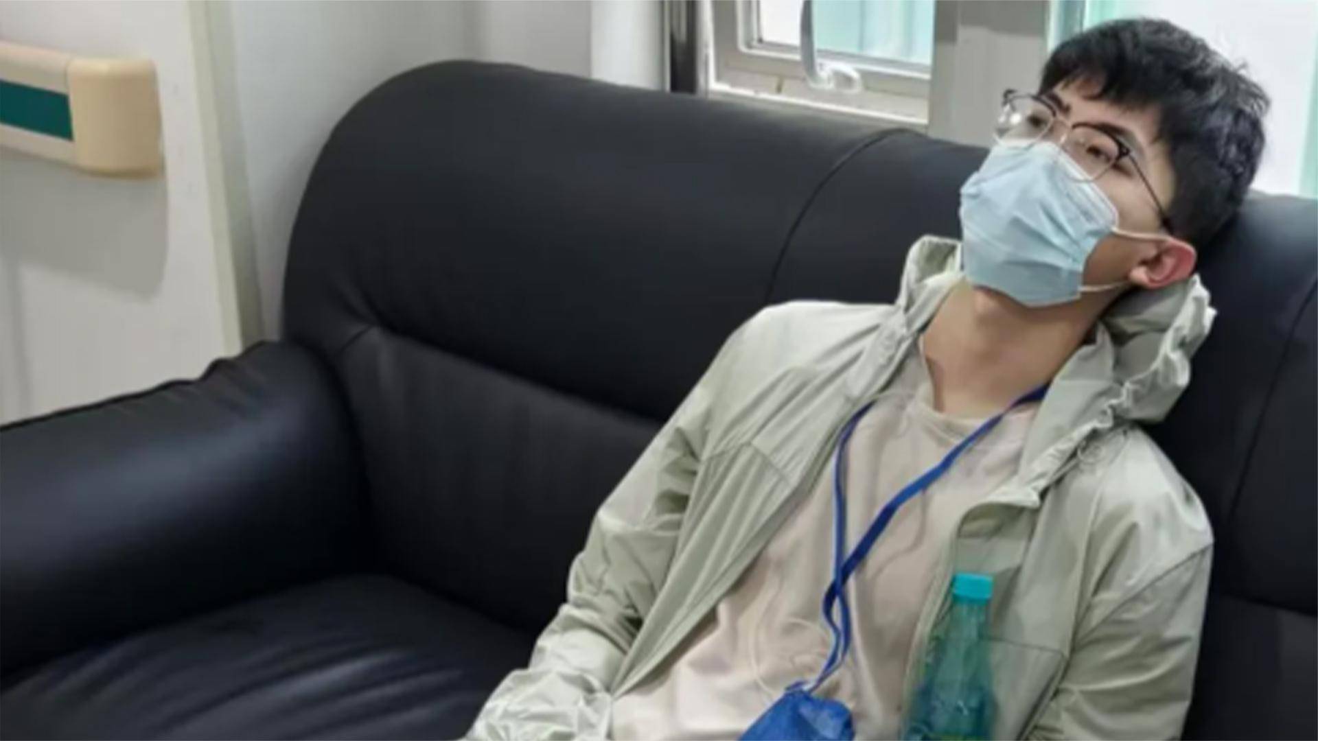 大山里走出来的23岁博士研究生确诊胃癌晚期,化疗十多次暴瘦30多斤,...