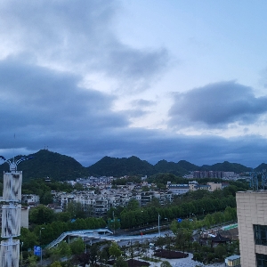 看世界风风雨雨 