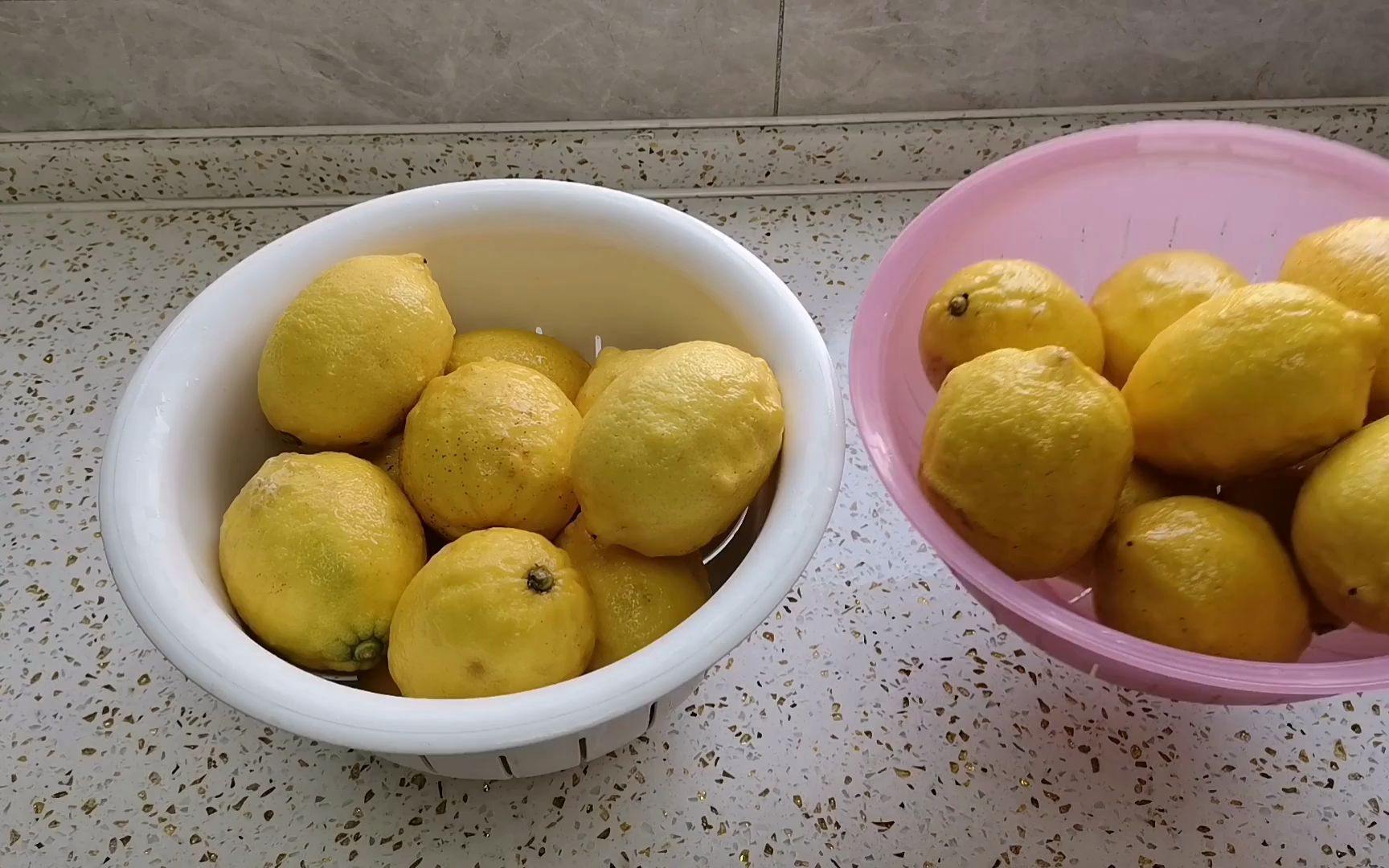 承包了我整个夏天美白的饮品首选百香果柠檬蜜每天温水泡几片
