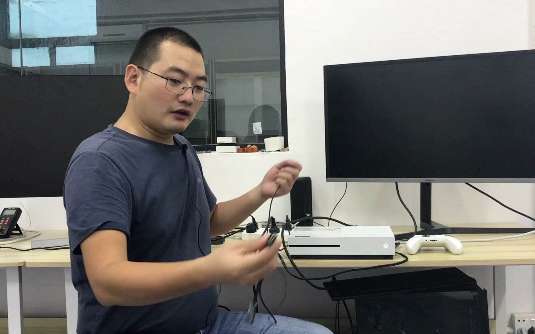 Xbox One S 和PS 5怎么连接到DP 显示器