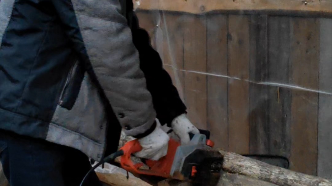 小时候都是用刀砍柴,现在用机器,真的方便很多,下面来记录一下退休...