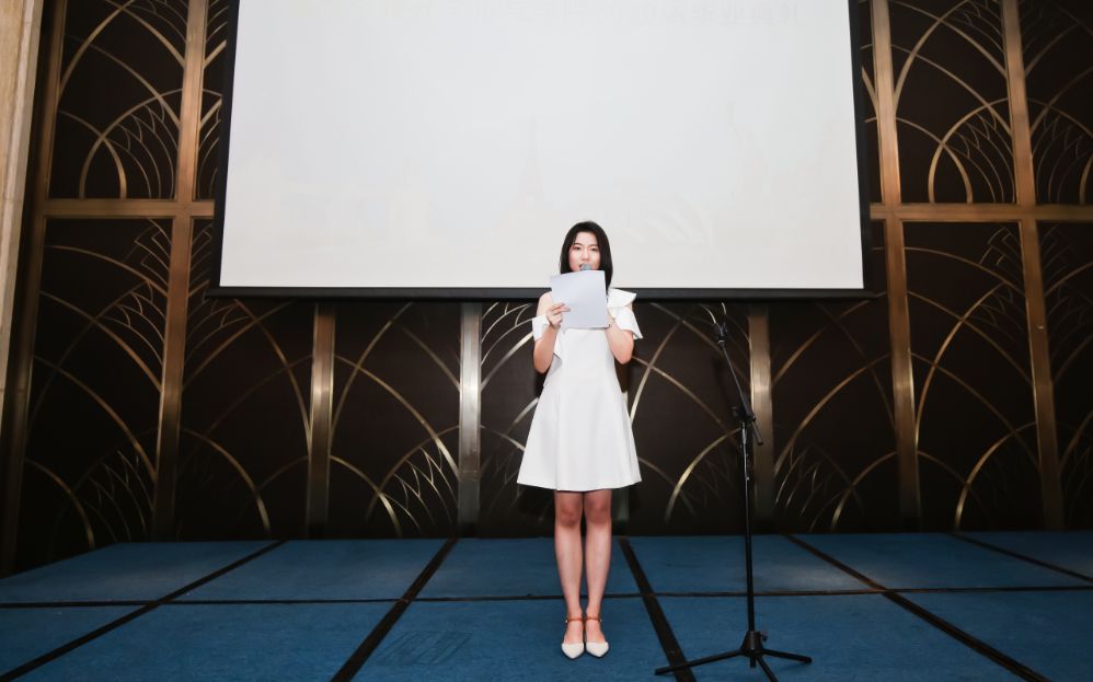 ...领导力学院2020届毕业典礼学生代表—UIUC工程学院学姐羽翯发言