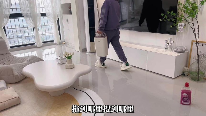 这个拖把确实是很好用,拖布厚实,带个桶很方便