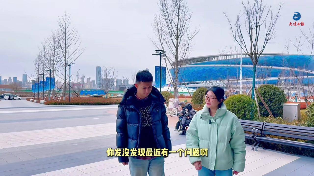 ...中医药市集上,中医医生分享了一份不同人群的"冬日穿搭指南"。视频...