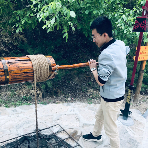 穆雄雄 