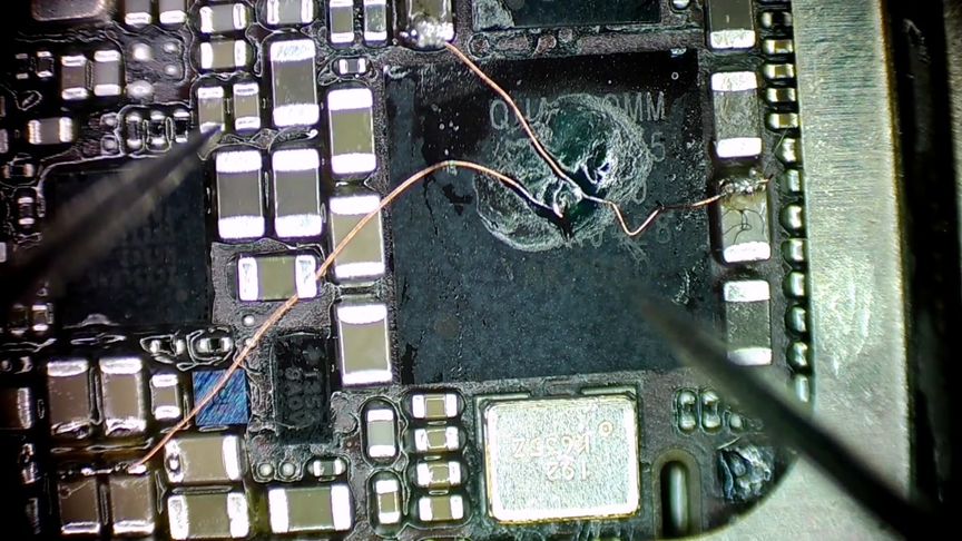 苹果7,开机显示正在搜索,二修机,拆开看看基带炸了没有!