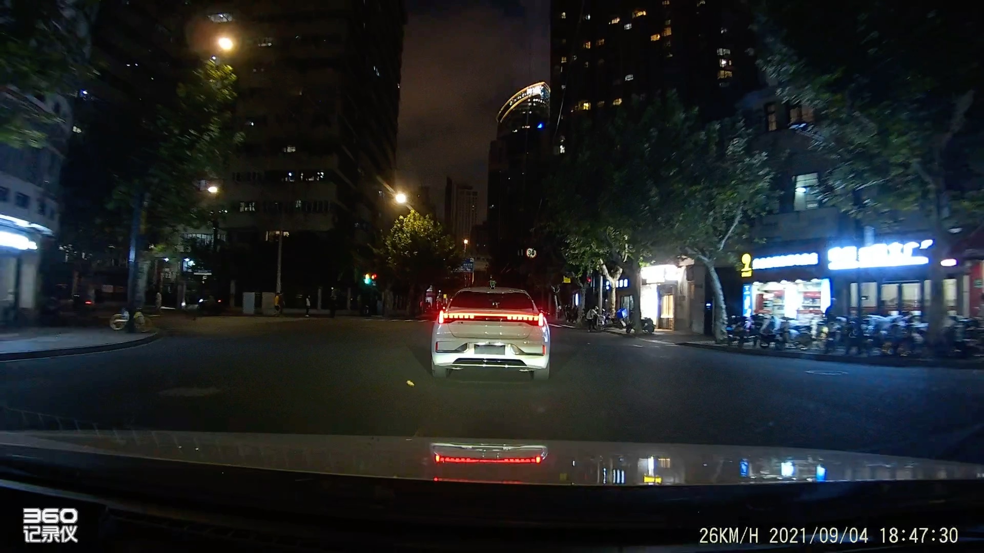 上海街头偶遇活的极氪001【行车记录仪】不太会剪辑,将就看吧。着急...