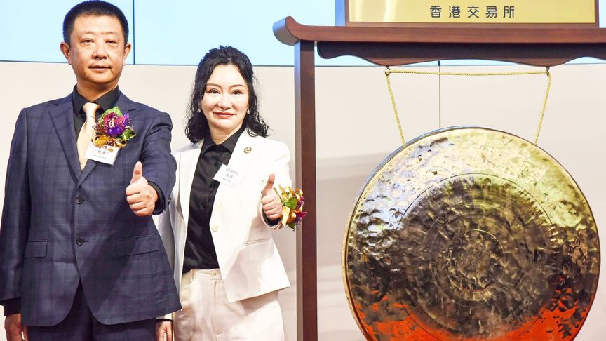 海底捞为什么能成功?招的第一位女服务员,她身价已超过了董明珠