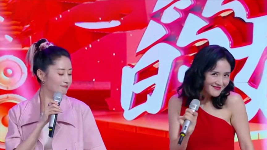 谢娜模仿刘敏涛,眼神动作到位,来看谢娜的舞台模仿秀!