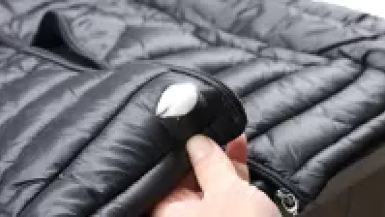 羽绒服破洞织补,扔了可惜,这样补起来可以省下一笔