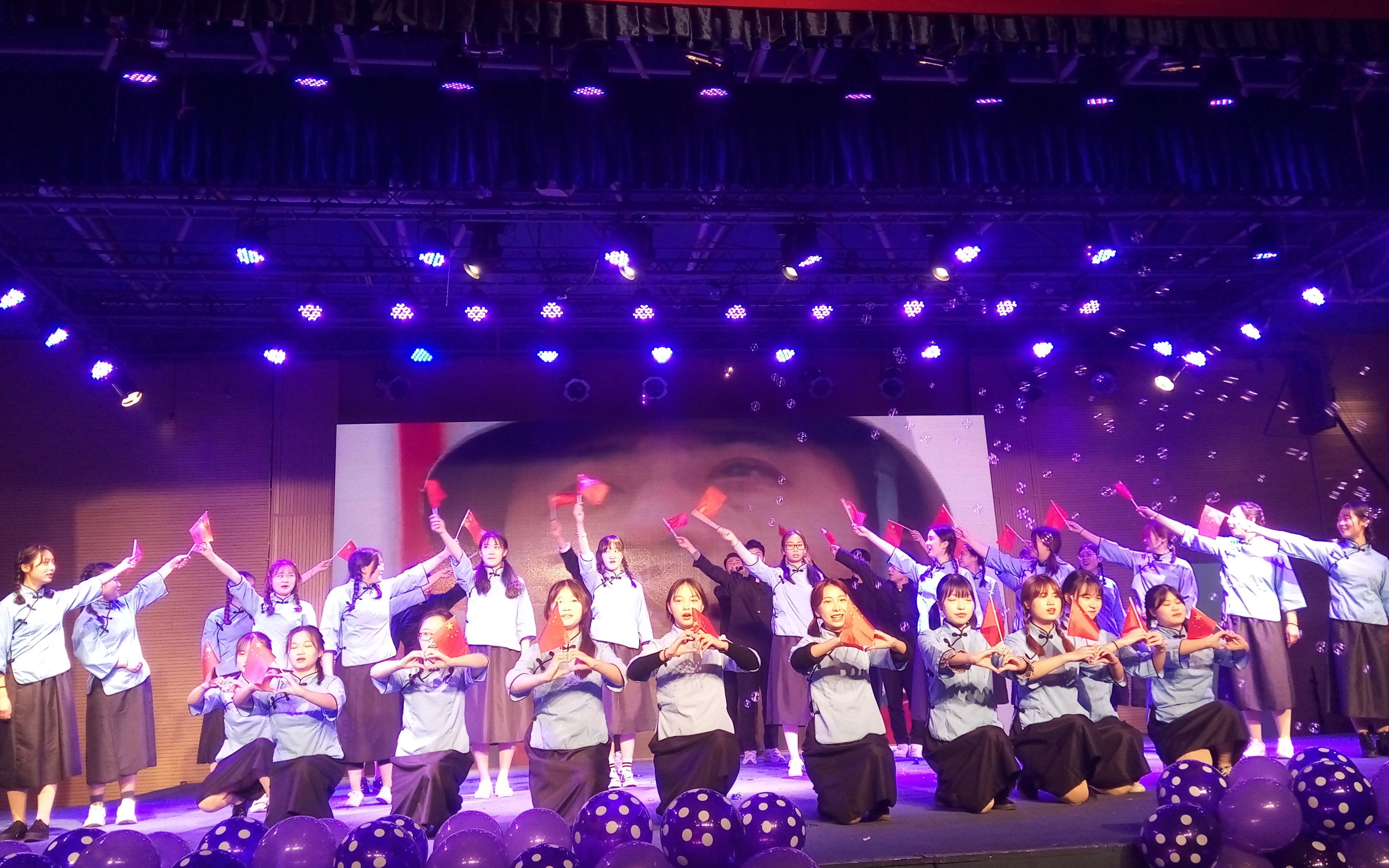 【适合压轴的学校晚会节目】全班出动!舞台剧!表演朗诵合唱舞蹈杂糅!...