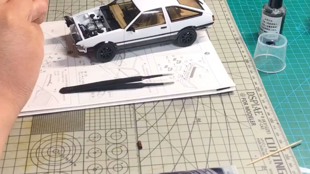 静态模型青岛社AE86总装过程。