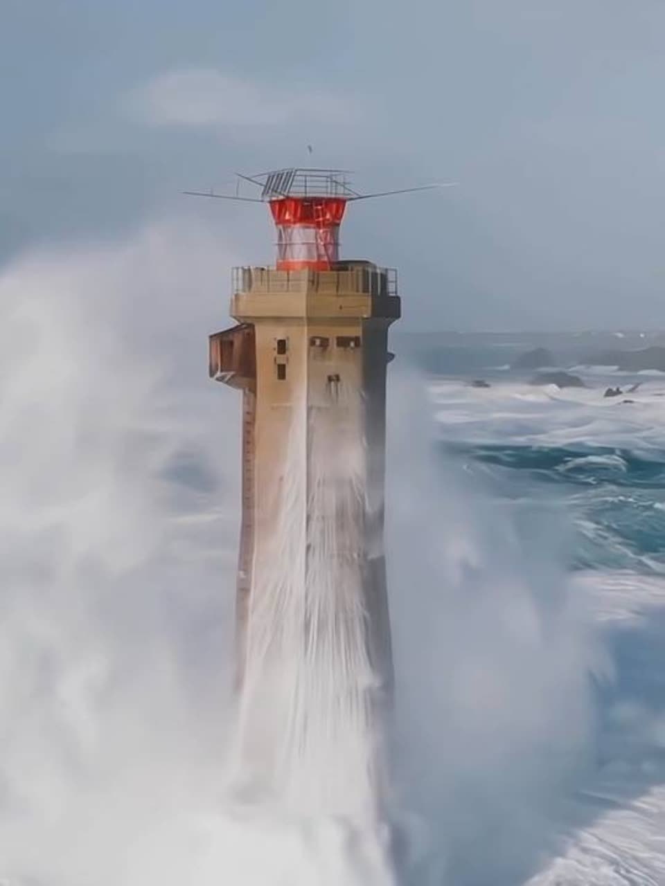 海上灯塔,几十年如一日的守护,给你年薪一百万你愿意吗?#治愈系风景 ...