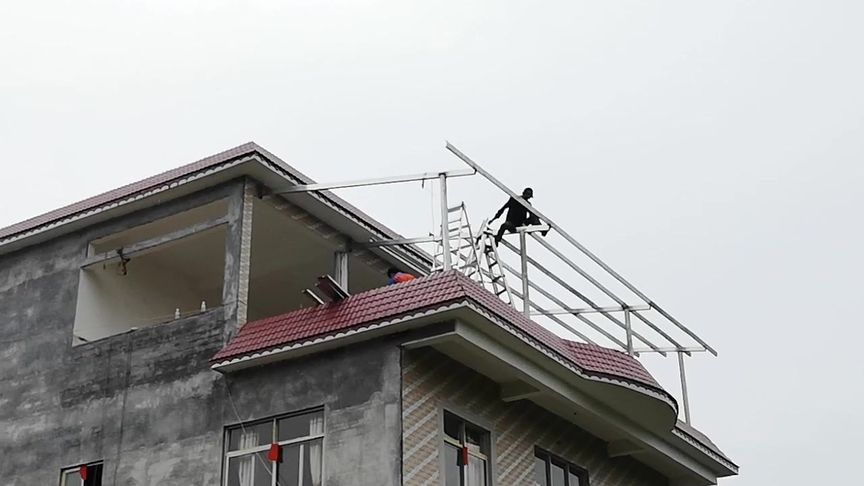 农村房屋楼顶盖彩钢瓦,包工包料5000块,大家帮忙看下贵吗