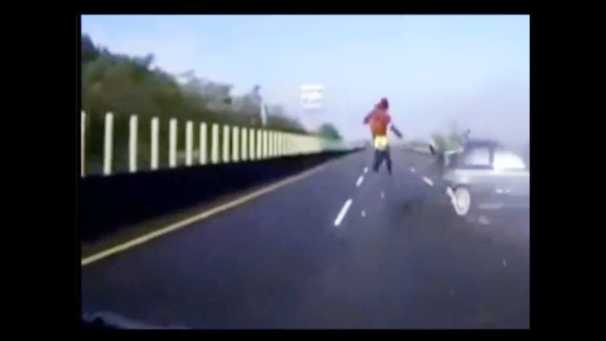 监控拍下各种不系安全带的可怕后果