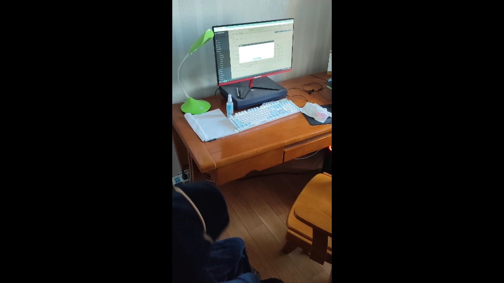 静电导致显示器闪烁黑屏
