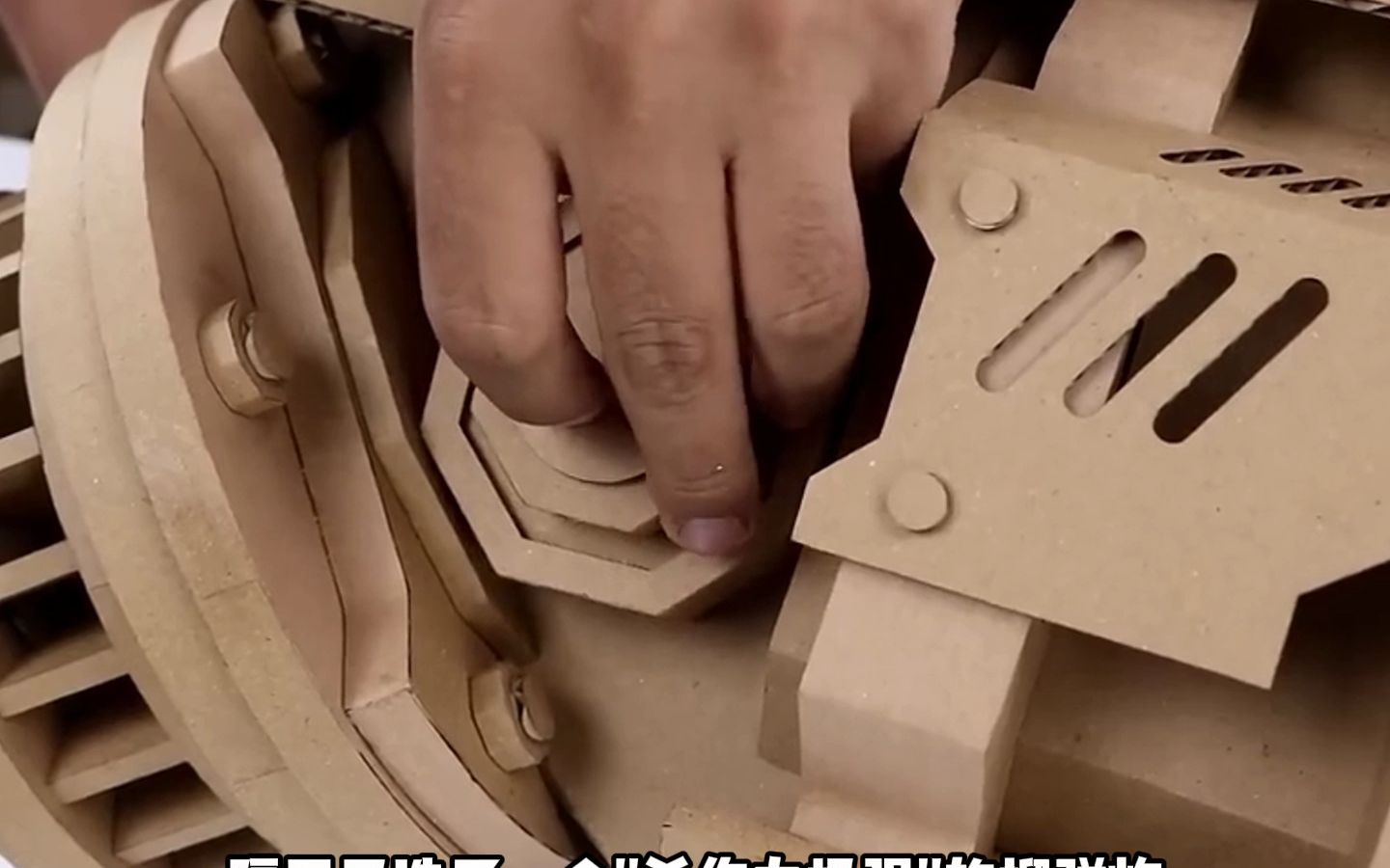 手工大佬自制纸质榴弹炮,网友疯狂艾特警方要时刻关注