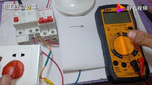 漏电开关跳闸了,怎么用万用表检查电线漏电?老电工:方法教给你
