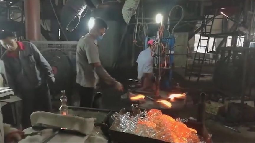 实拍玻璃工厂内部生产过程,真是长见识了!