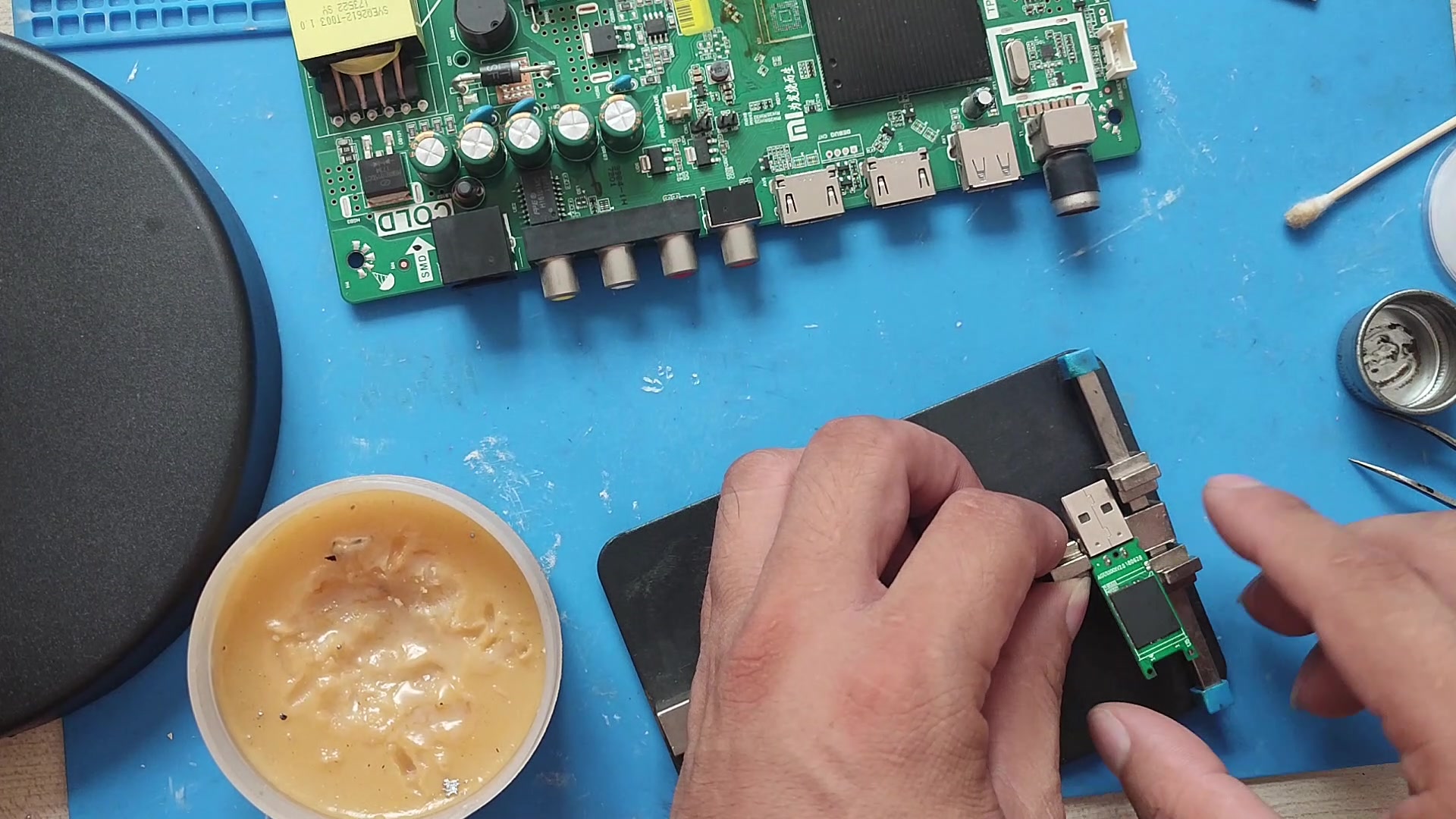 小米电视4A,帮网友扩容,EMMC闪存