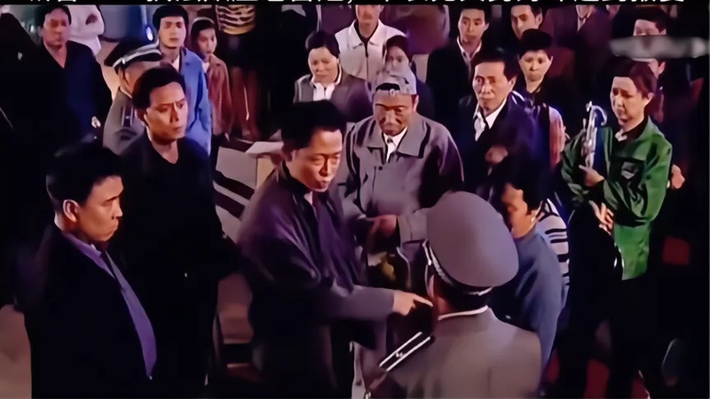 影视 城管暴力执法欺压老百姓,市长见状挺身而出见义勇为