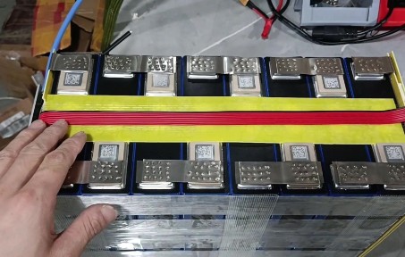 自己做一组60v75ah锂电池送外卖,跑一整天不用充电,比换电方便又划算