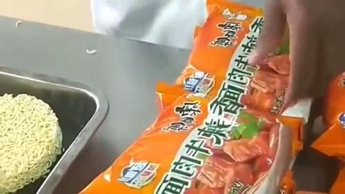 印度人民的生活也太奢侈了吧,方便面居然这样吃
