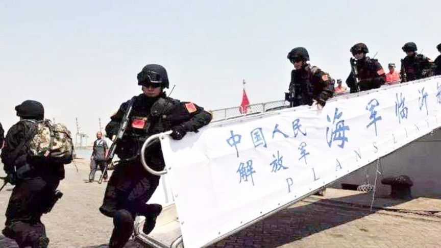 中国的也门撤侨行动,因为一个警示牌,武装分子没有攻击我军军舰