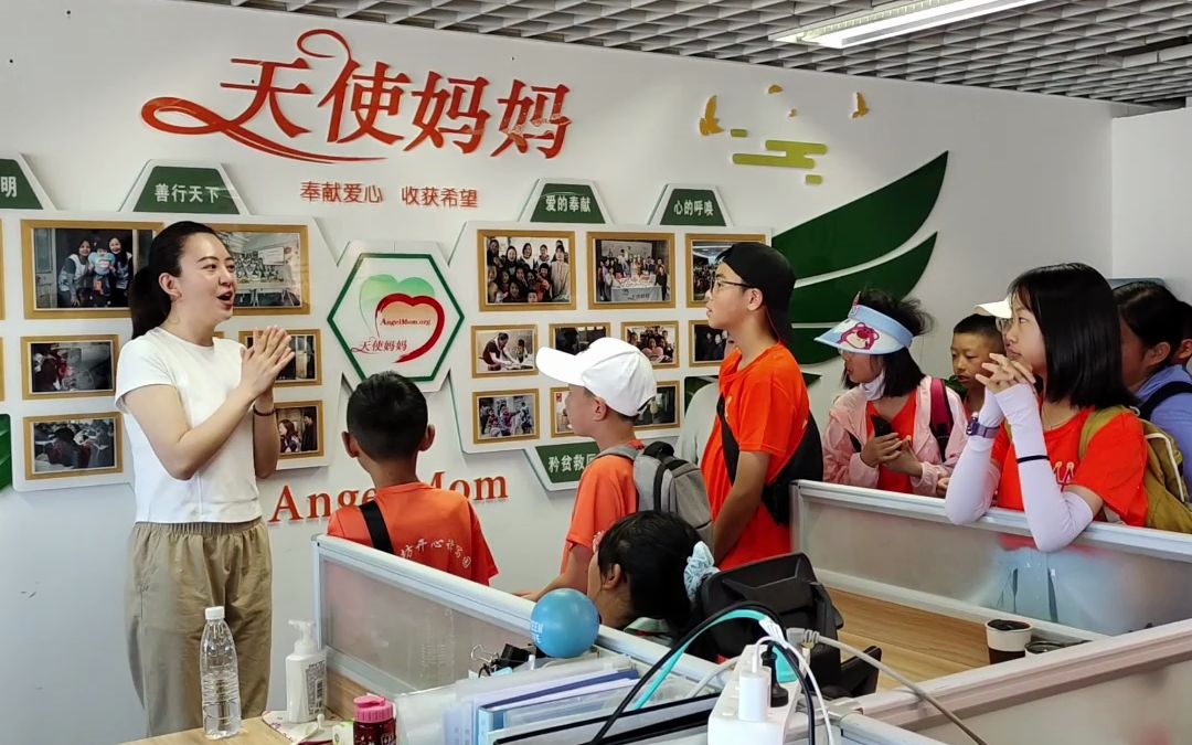 ...会参观学习。希望通过此次培训慈善的种子能在同学们心中生根发芽!