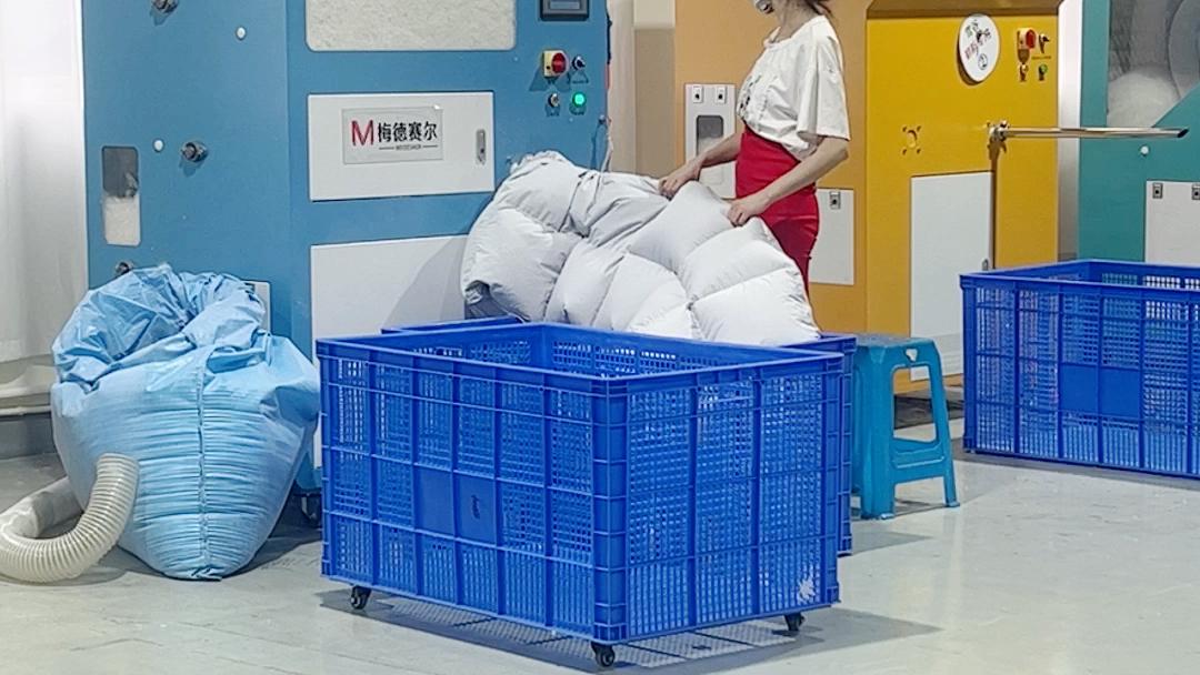 95鹅绒被充绒 自动充绒机充绒 电脑定量 1人操作 小批量充绒加工做...
