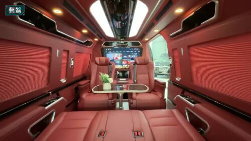 丰田海狮7座商务车:全隔断设计,打造移动办公休息室