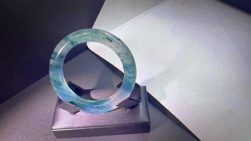 被忽视的宝石?翡翠价值远超百万?