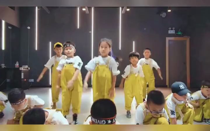 《我怎么好看》幼儿园六一舞蹈 六一男生舞蹈完整版 幼儿园毕业典礼...
