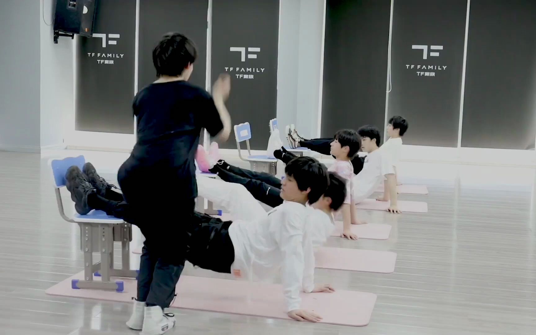 TF家族三代的危险游戏