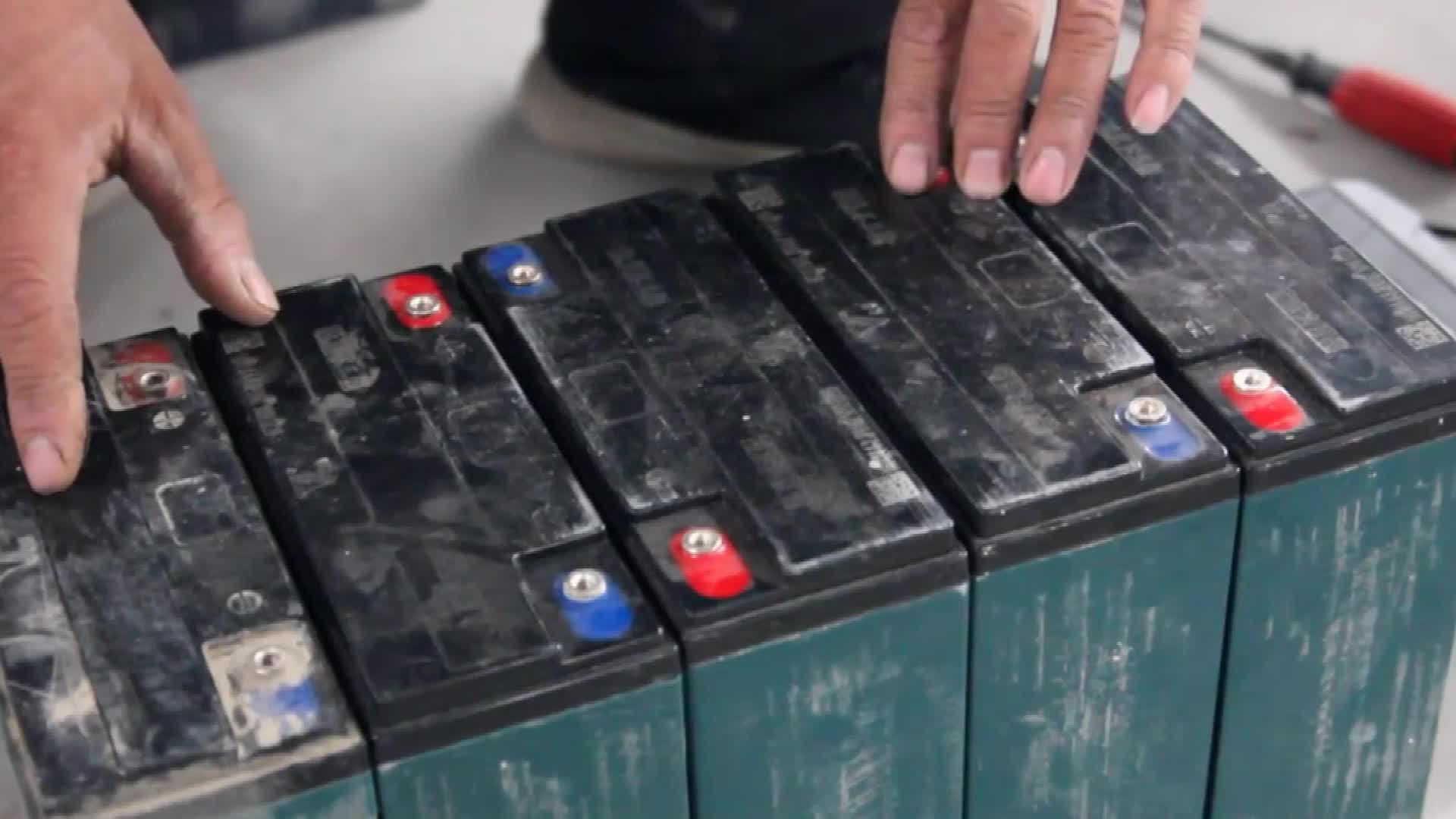 .b>电动车电池能值多少钱?肯定看完舍不得,再卖给收废品的了!