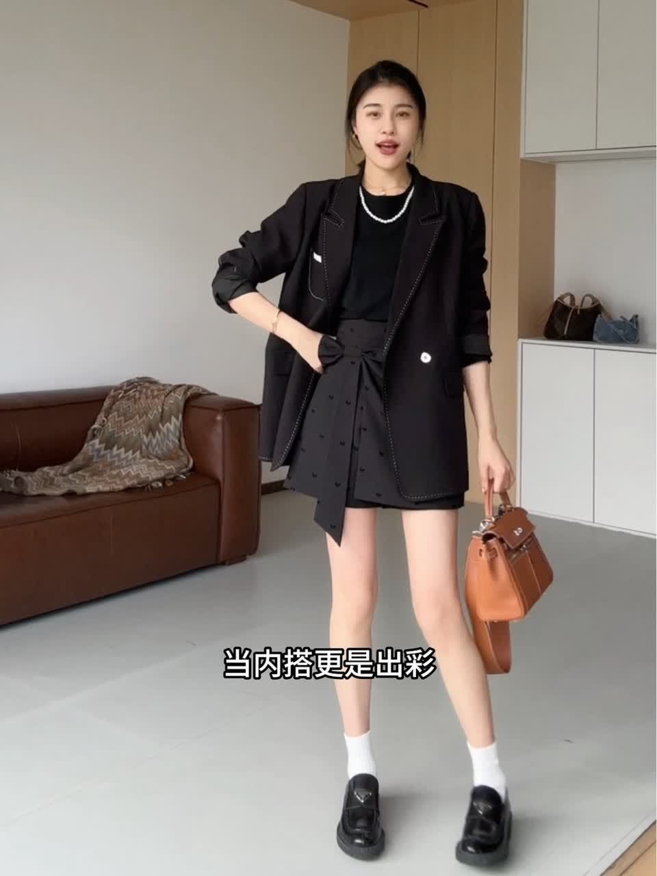 自带珍珠项链的套装!太精致太好看了,当内搭也是一绝#时髦精 #简约...