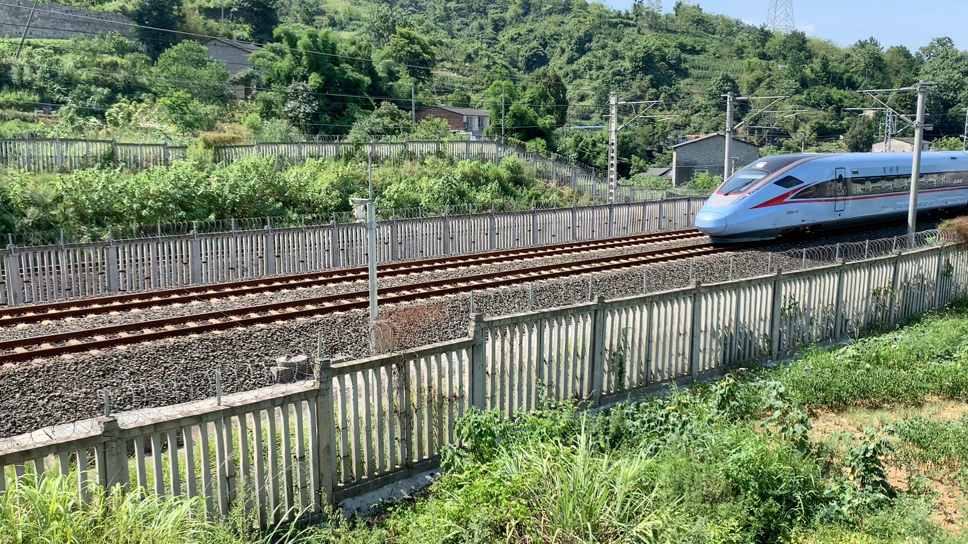 D8574次列车(贵阳北站-万州北站)本务中国铁路成都局集团有限公司...