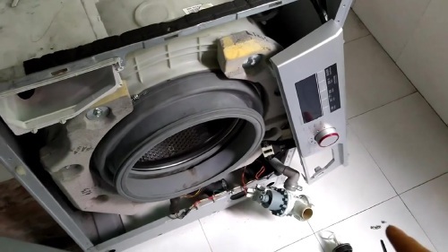 滚筒洗衣机排水泵怎样拆卸,教大家日常维护怎样清理